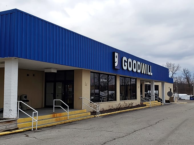 Clean lines and plenty of parking - this Goodwill knows how to welcome treasure seekers in style.