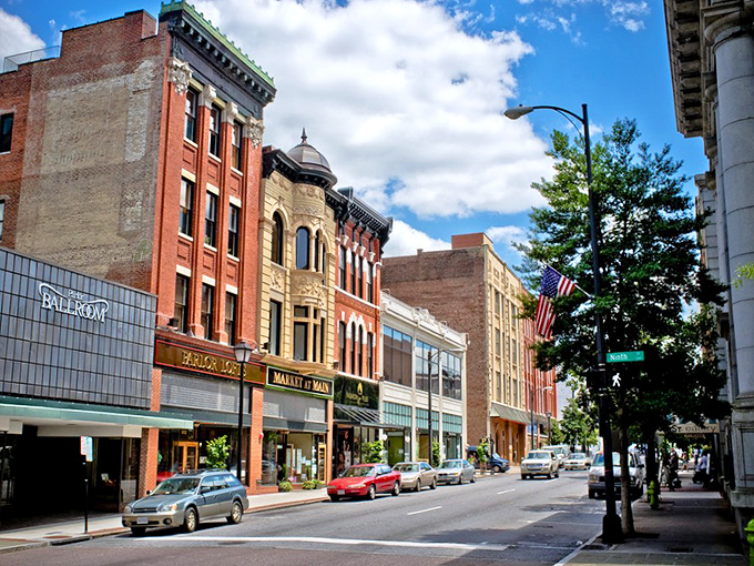 Main Street in Lynchburg offers that rare combination&mdash;historic charm with modern conveniences, all without big-city traffic headaches.