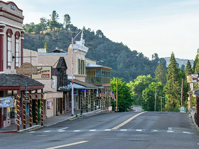 Mariposa's historic main street looks like the movie set Hollywood wishes it could build. Pure Gold Rush charm!