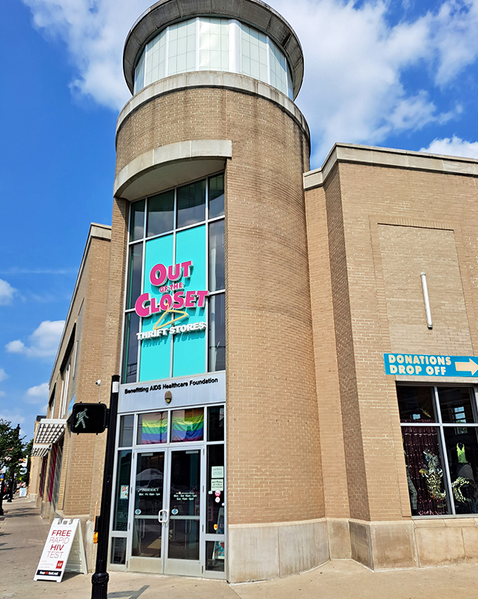 Free HIV testing sign meets fashion finds - now that's shopping with a conscience and style! 