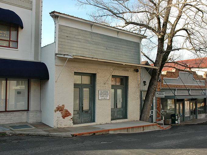 This sleepy storefront scene proves that sometimes the best treasures are hiding in plain sight.