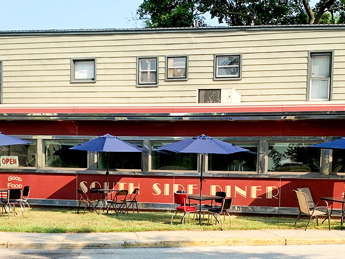Classic red and cream colors promise the kind of milkshakes that made America great.