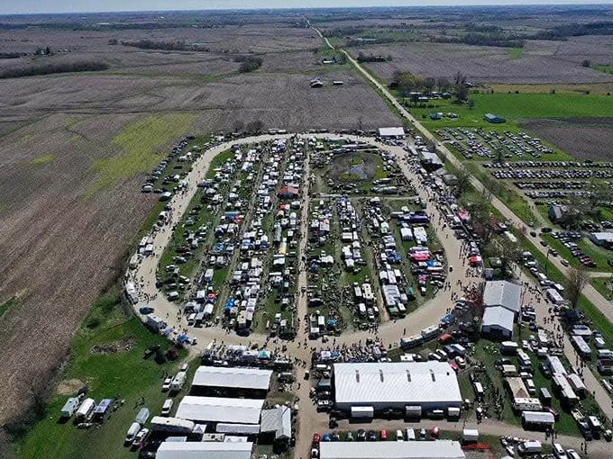 When treasure hunters gather in circles, magic happens &ndash; and wallets get mysteriously lighter somehow.