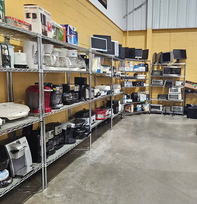 Kitchen appliance heaven! One person's coffee maker upgrade means your morning brew just got more affordable.