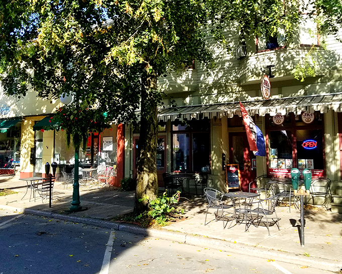 Sidewalk caf&eacute;s invite leisurely afternoons of people-watching and coffee-sipping&mdash;retirement's version of a corner office with a much better view.