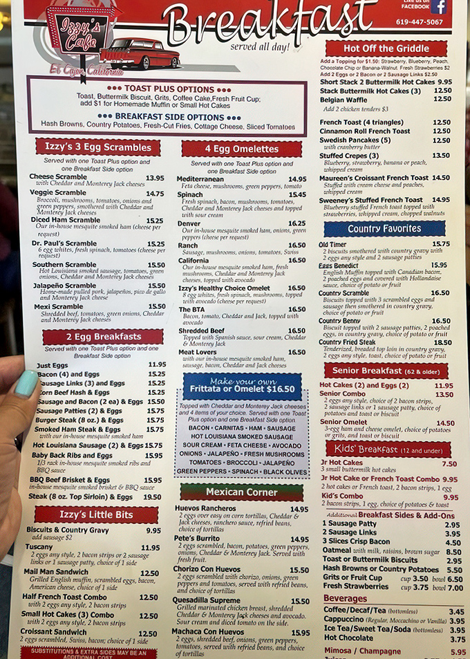 The menu at Izzy's reads like a love letter to breakfast classics. Decision paralysis has never been so delicious! 