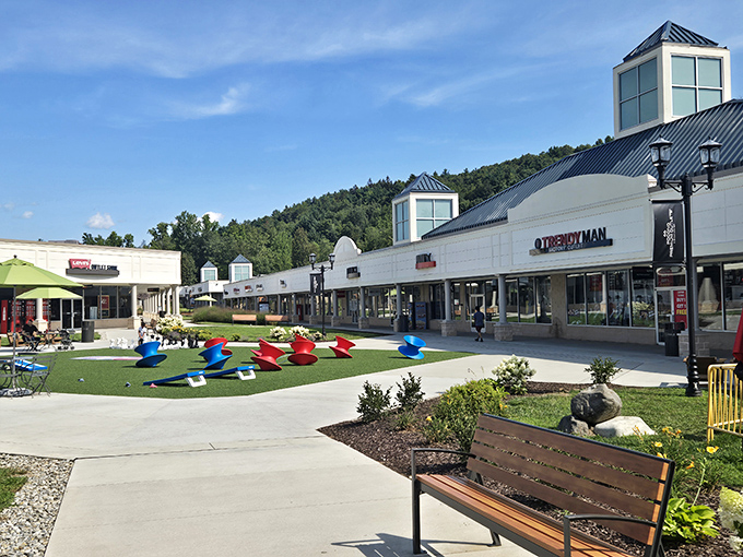 The thoughtfully designed common areas offer places to rest weary shopping legs and plan your next retail conquest.
