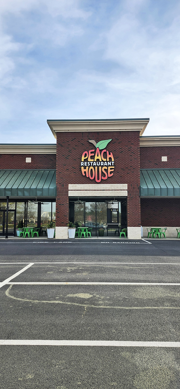 The Peach House brings Southern comfort to a whole new level, where every meal feels like Sunday dinner.