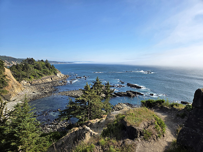 Mother Nature showing off again. This coastline view makes those desktop wallpapers look like amateur hour. 