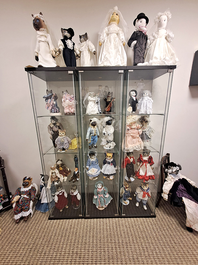 These dapper feline wedding dolls give new meaning to the term "cat fancy" &ndash; dressed to the nines for their big day!