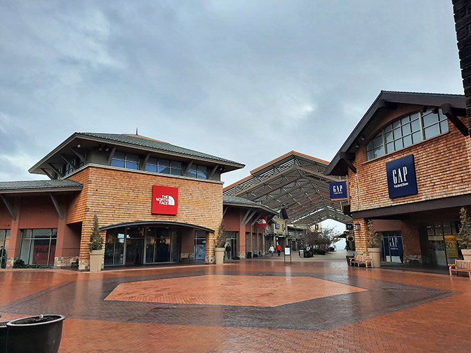 Wide, welcoming walkways and thoughtful design make navigating between stores a pleasure rather than an obstacle course. 