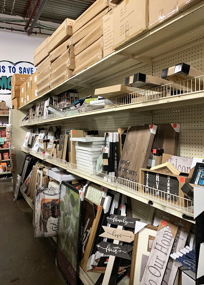 Home d&eacute;cor that speaks volumes without emptying wallets. "Live, Laugh, Love" signs that cost less than your morning latte.