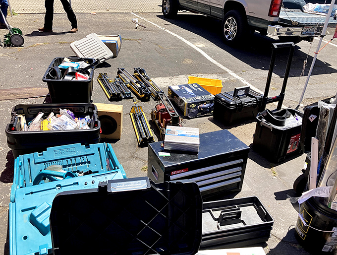 Tool heaven for DIY enthusiasts! Here, socket wrenches and screwdrivers find new homes with people who actually know how to use them.