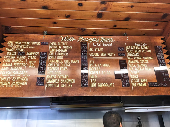 When the menu board looks like this, you know they're not messing around with unnecessary complications.