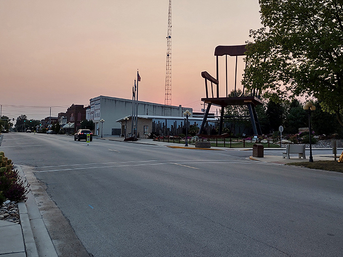 That golden hour when small-town America looks like a Norman Rockwell painting decided to get quirky.