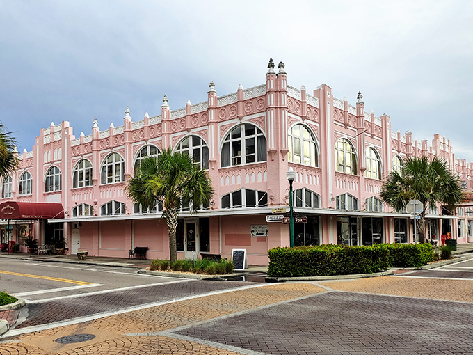 Pink perfection meets Mediterranean dreams - this corner building could make even Vegas jealous of the style.