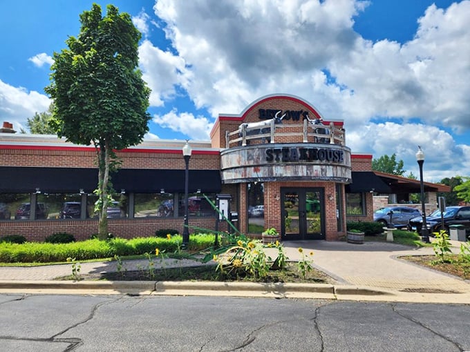 That distinctive barrel architecture says "we take our beef as seriously as our curb appeal." 