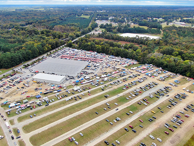 Brightleaf Market's welcoming facade promises adventures in thrifting. That "Welcome" sign might as well say "Abandon all budgets, ye who enter here!"