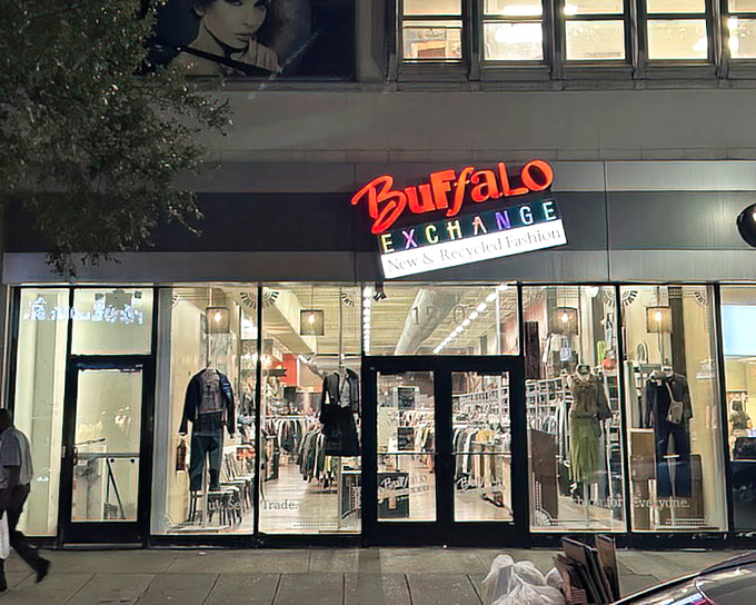 Buffalo Exchange lights up the Philadelphia night like a fashion beacon. Where yesterday's trends find tomorrow's trendsetters.