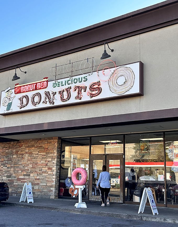 Fox's vintage sign has guided Nashville donut lovers through decades &ndash; some things just get better with age.
