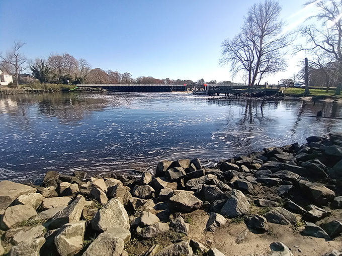 Laurel&rsquo;s tranquil waters reflect serene days and neighbors who still wave from their docks.