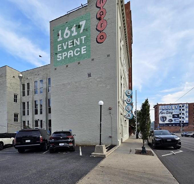 Downtown Kansas City's sleek answer to Southern comfort food, where tradition meets modern culinary finesse.