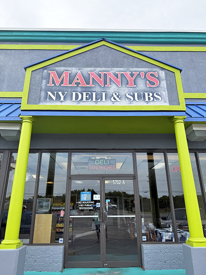 That lime-green trim pops like a Key lime pie against the Florida sunshine.