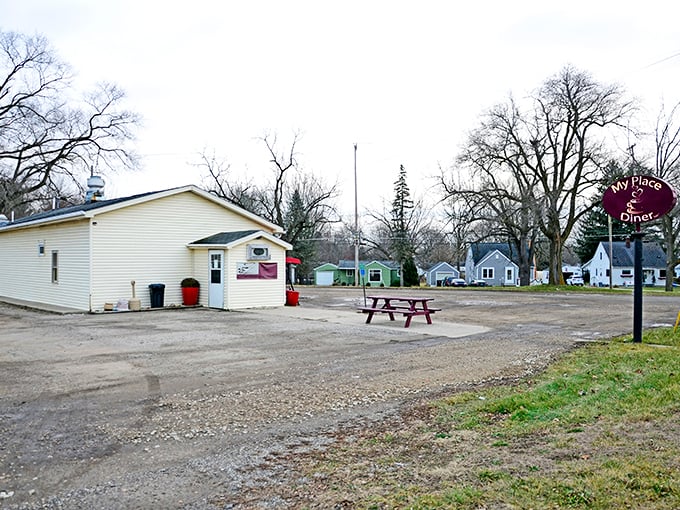 My Place Diner sits quietly along the road, like that friend who doesn't brag but always delivers when it counts.