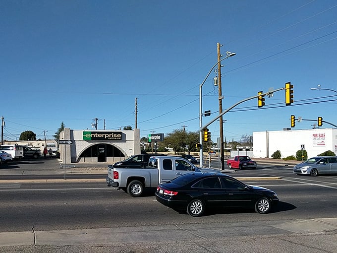 Sierra Vista: Nothing glamorous here&mdash;just everyday life in motion, where stoplights and pickups write the city&rsquo;s unscripted rhythm.