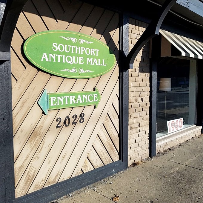 That green sign beckons like a lighthouse for landlocked treasure hunters seeking their next great find.