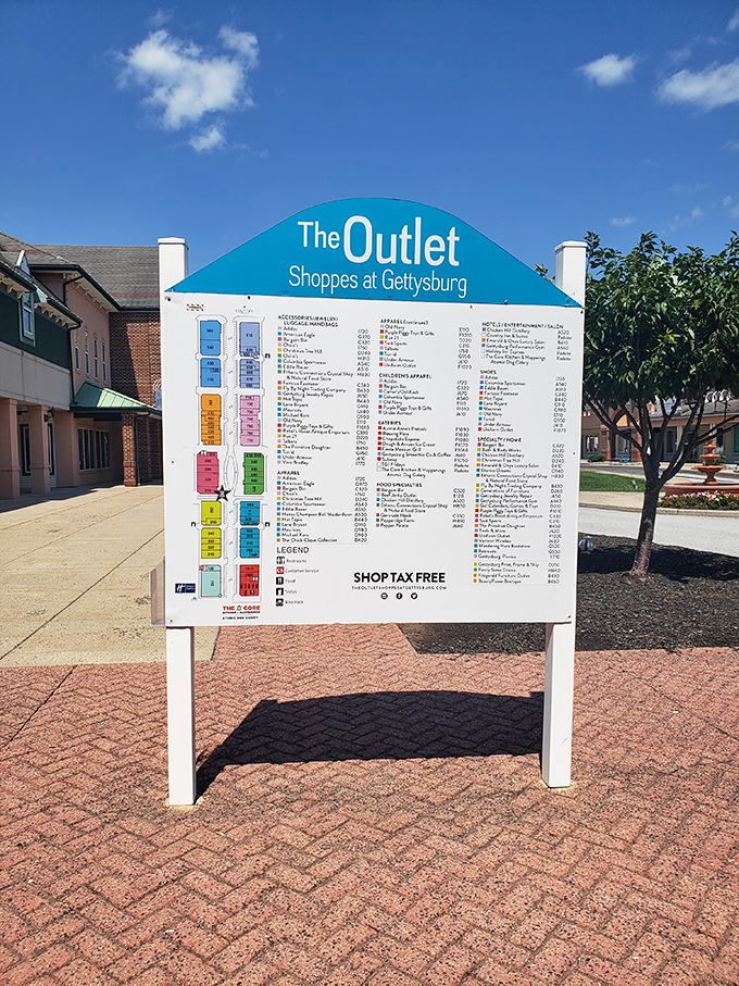 Distinct color-coded sections help shoppers find their way while exploring the mall&rsquo;s stores.