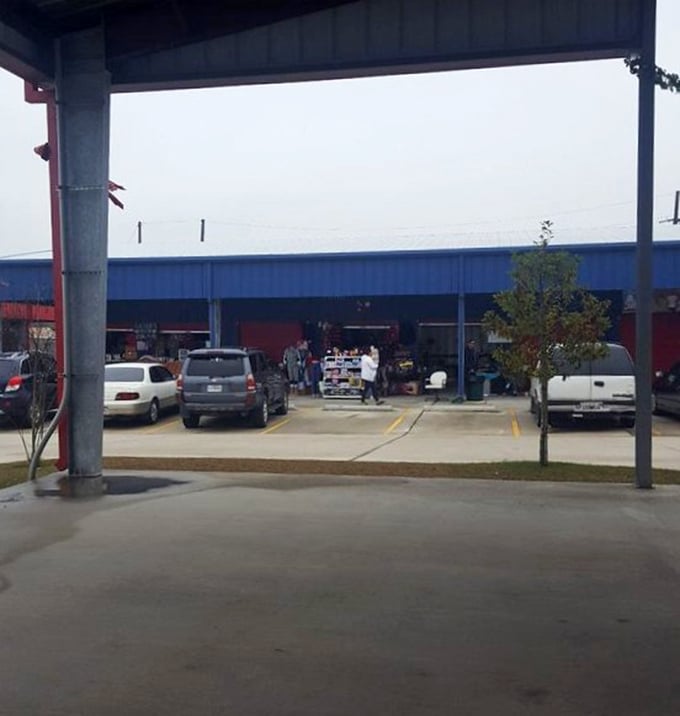 Inside this covered wonderland, aisles stretch like highways leading to your next great discovery and bargain.