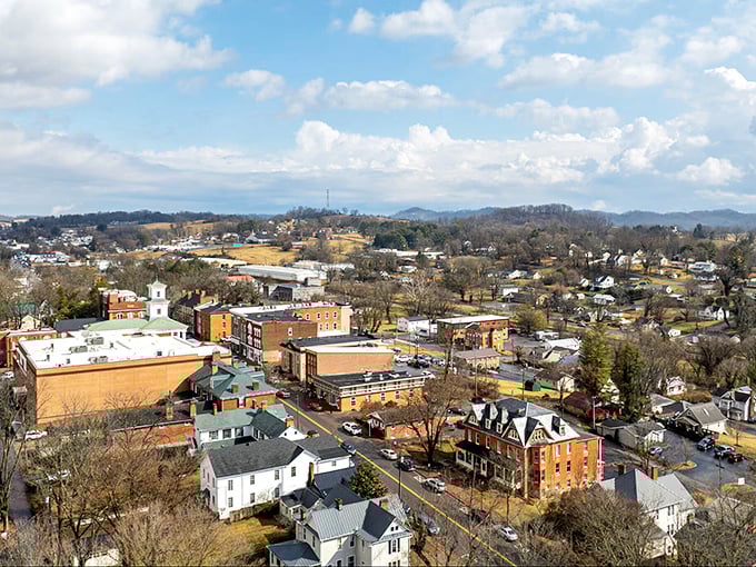 From this bird's-eye view, Abingdon reveals itself as a patchwork of historic architecture and green spaces&mdash;small-town living at its finest.