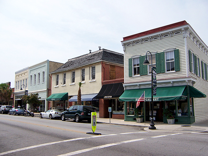 Historic mansions line these streets like grand dames dressed for their close-up in tomorrow's blockbuster.