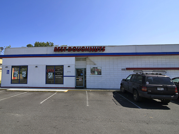 This no-nonsense donut shop looks like it belongs in an Edward Hopper painting. Art for the eyes, before art for the stomach!