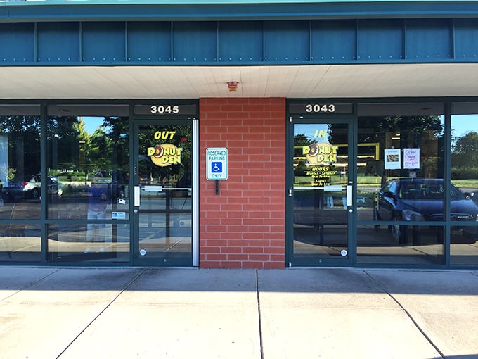 Small-town charm meets donut perfection at this unassuming Joliet gem. The best food adventures often happen where you least expect them.