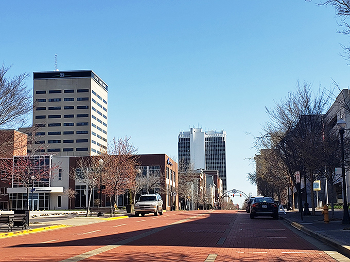 Evansville combines city convenience with small-town prices. That hotel isn't the only thing that's grand around here!