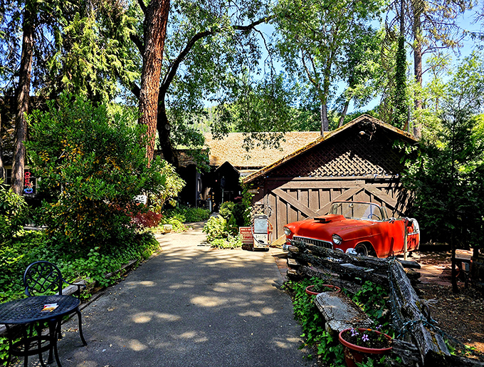 Mac's understands that great diners are part restaurant, part museum, and all about making memories over coffee.