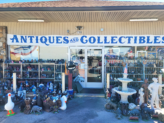 Like your eccentric uncle's garage sale, but organized! Parkway's exterior hints at the wonderland of collectibles inside.