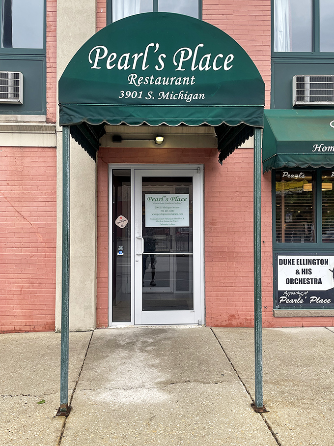 Pearl's understands that sometimes the most elegant restaurants are the ones that let their food do all the talking.