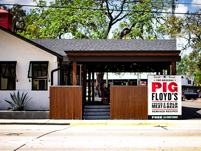 Clean lines and contemporary design prove that great barbecue can look as good as it tastes.