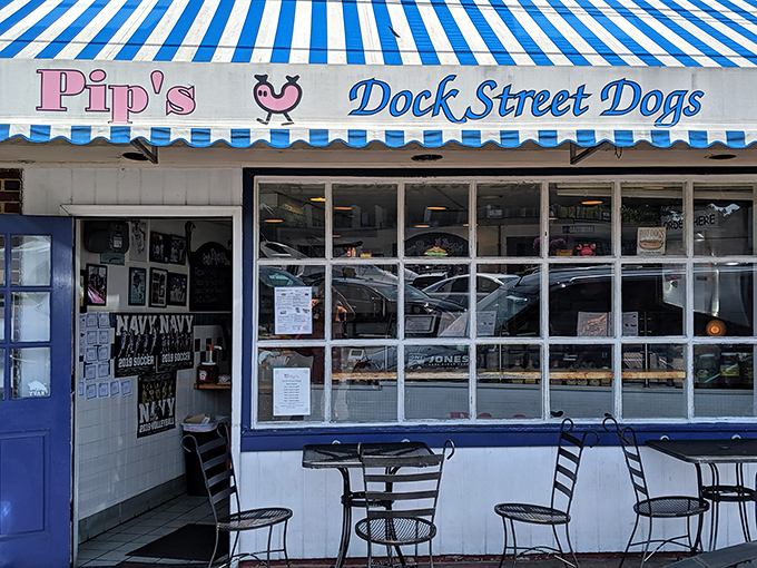Where sailors and tourists alike dock for a quick bite &ndash; Pip's Dock Street Dogs lives up to its nautical name.