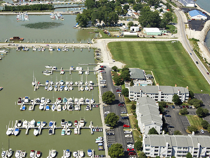 This aerial view captures why they call it the "Walleye Capital" &ndash; boats everywhere chasing dinner!