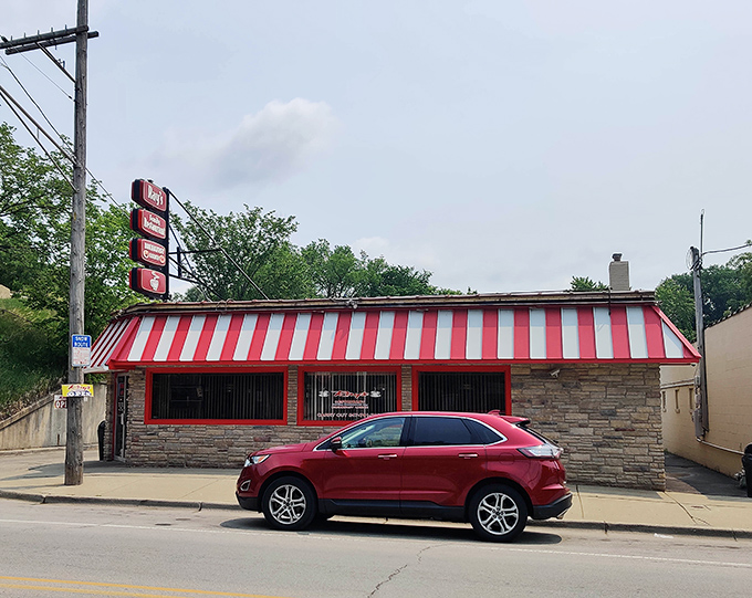 Classic diner, timeless flavors. Ray's stone-and-brick charm is just the appetizer before the main course of breakfast bliss.