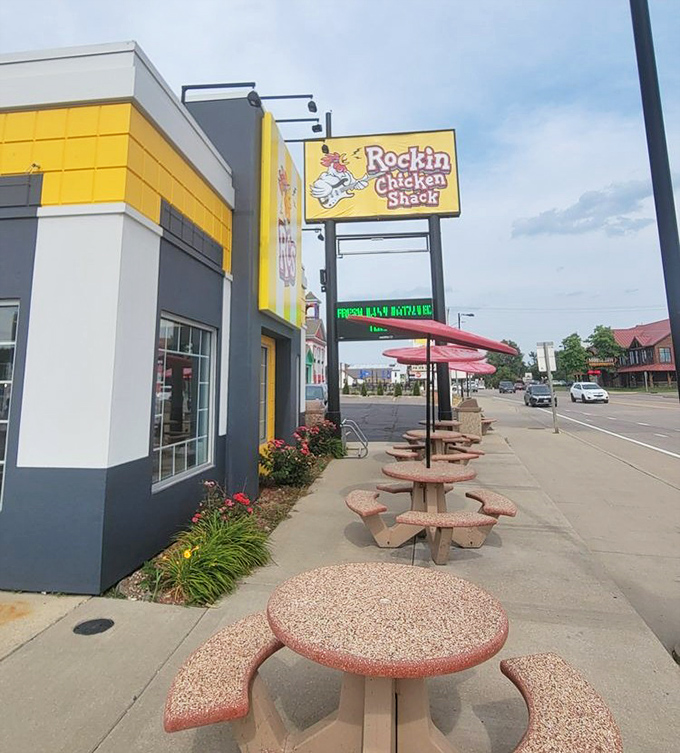 That cheerful yellow exterior isn't just for show - it's a beacon of hope for hungry travelers.