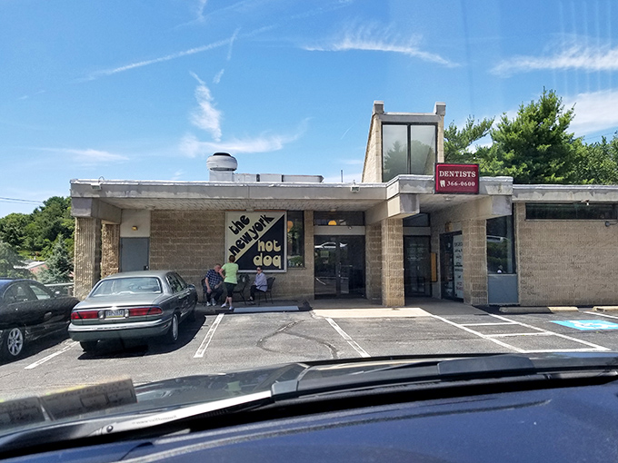 The kind of place where dentists and hot dog lovers peacefully coexist. Who says you can't get your teeth cleaned and enjoy a New York-style dog in the same trip?