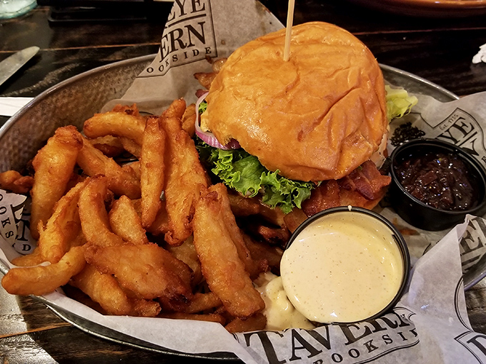 This burger arrives looking like it stepped out of a food magazine, ready for its close-up.