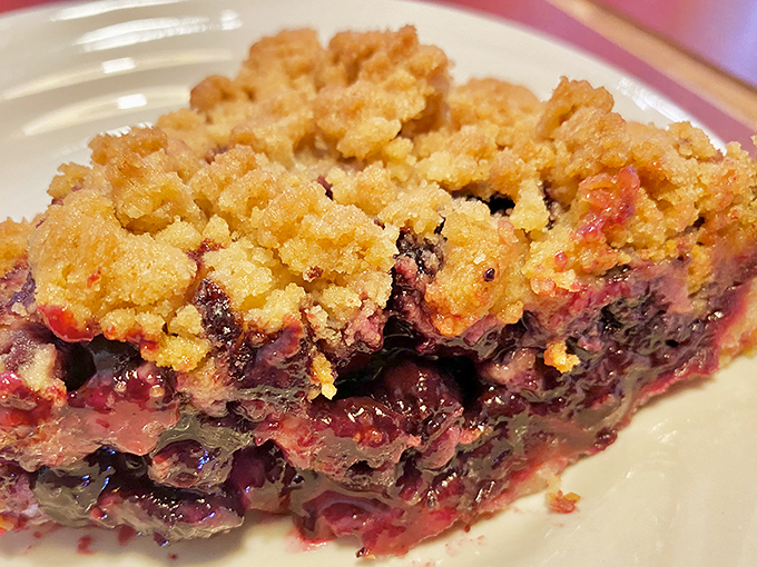 Berry crumble pie that makes you question all your life choices. Why didn't I discover this sooner? Why am I sharing this with others?