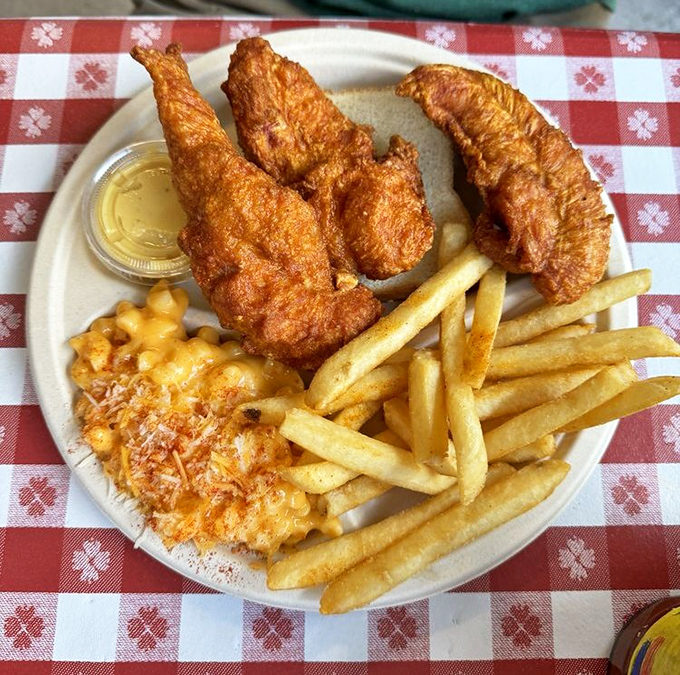 Golden-brown tenders that could make a vegetarian question their life choices. Paired with mac and cheese that's practically begging to be your new comfort food.