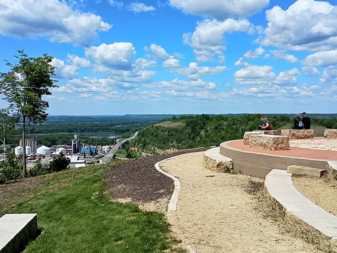From this scenic overlook, the Mississippi Valley unfolds like nature's IMAX &ndash; no 3D glasses required for this spectacular show.